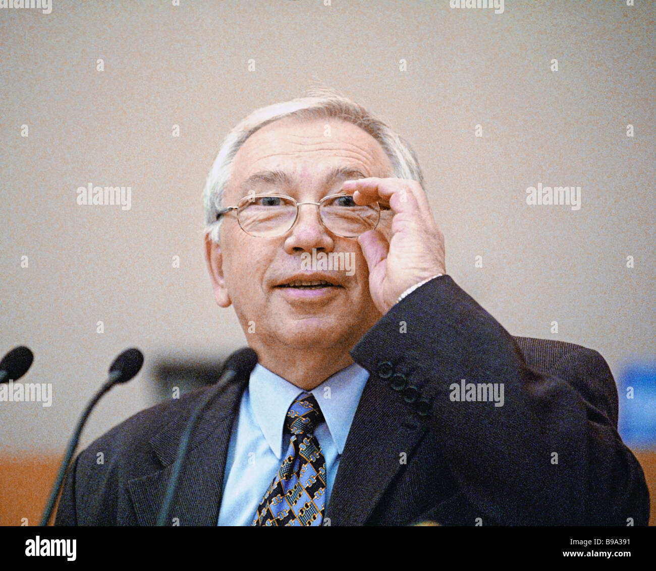 Vladimir Lukin deputy speaker form the Yabloko party presented his ...