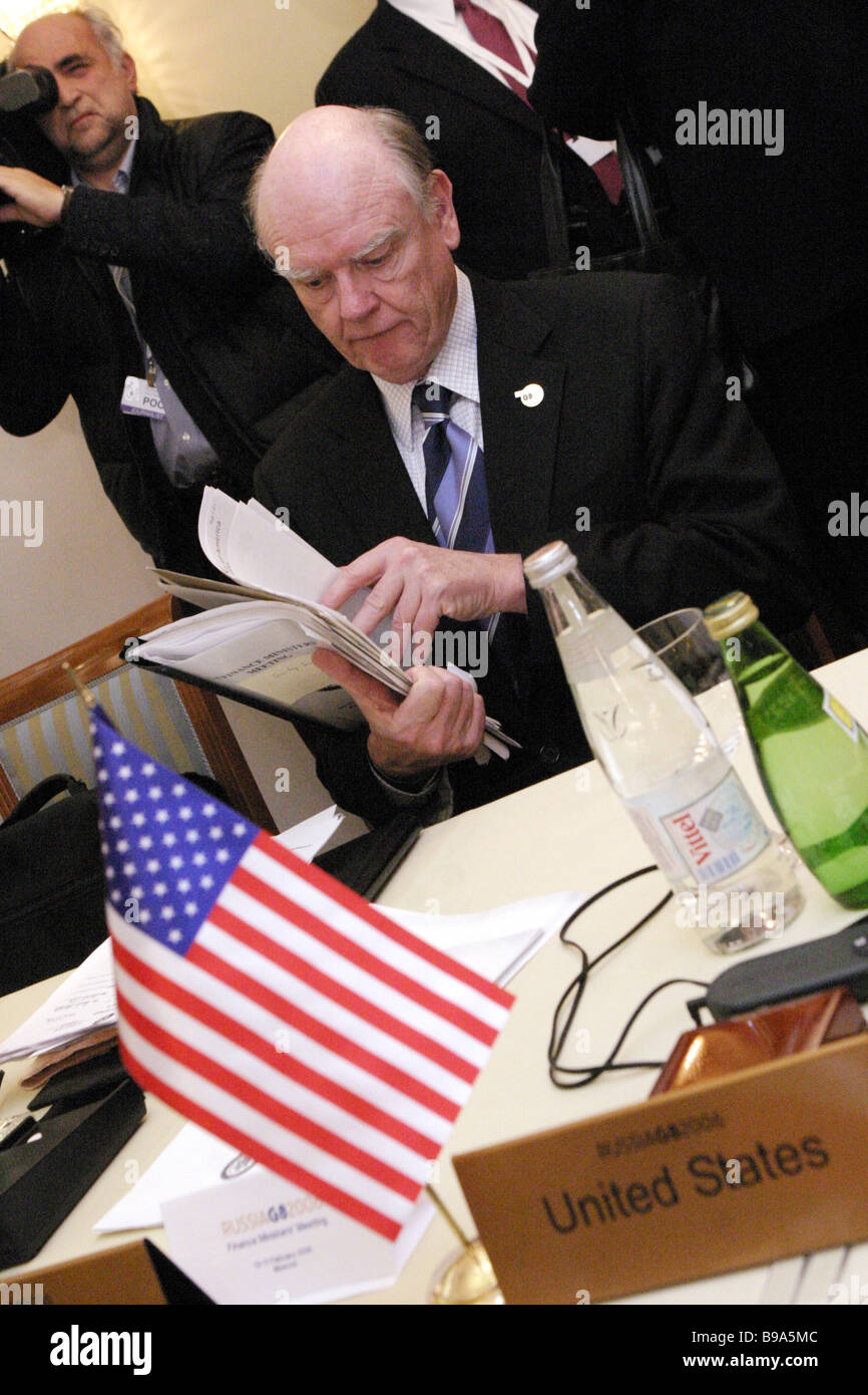 The United States Treasury Secretary John Snow arrived in Moscow for ...