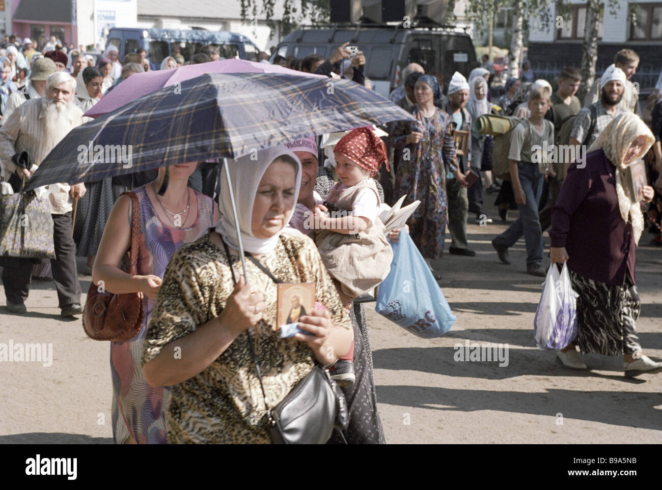 Pilgrims go to the Diveyevo Convent of St Seraphim to worship his ...