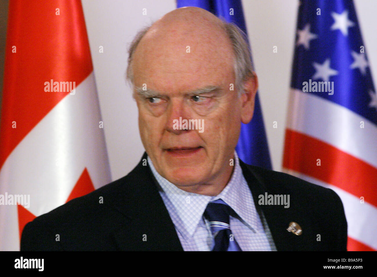 The United States Treasury Secretary John Snow arrived in Moscow for ...