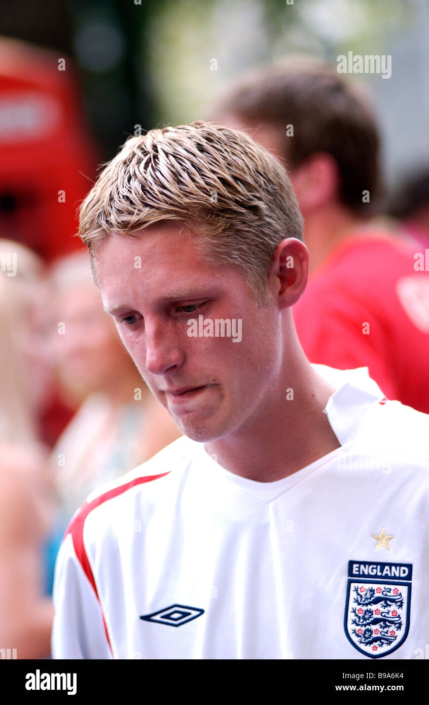 Crying england fan hi-res stock photography and images - Alamy