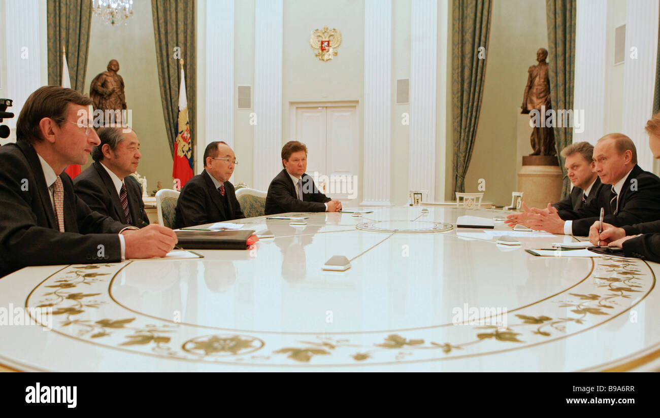 Round Table Conference High Resolution Stock Photography and Images - Alamy