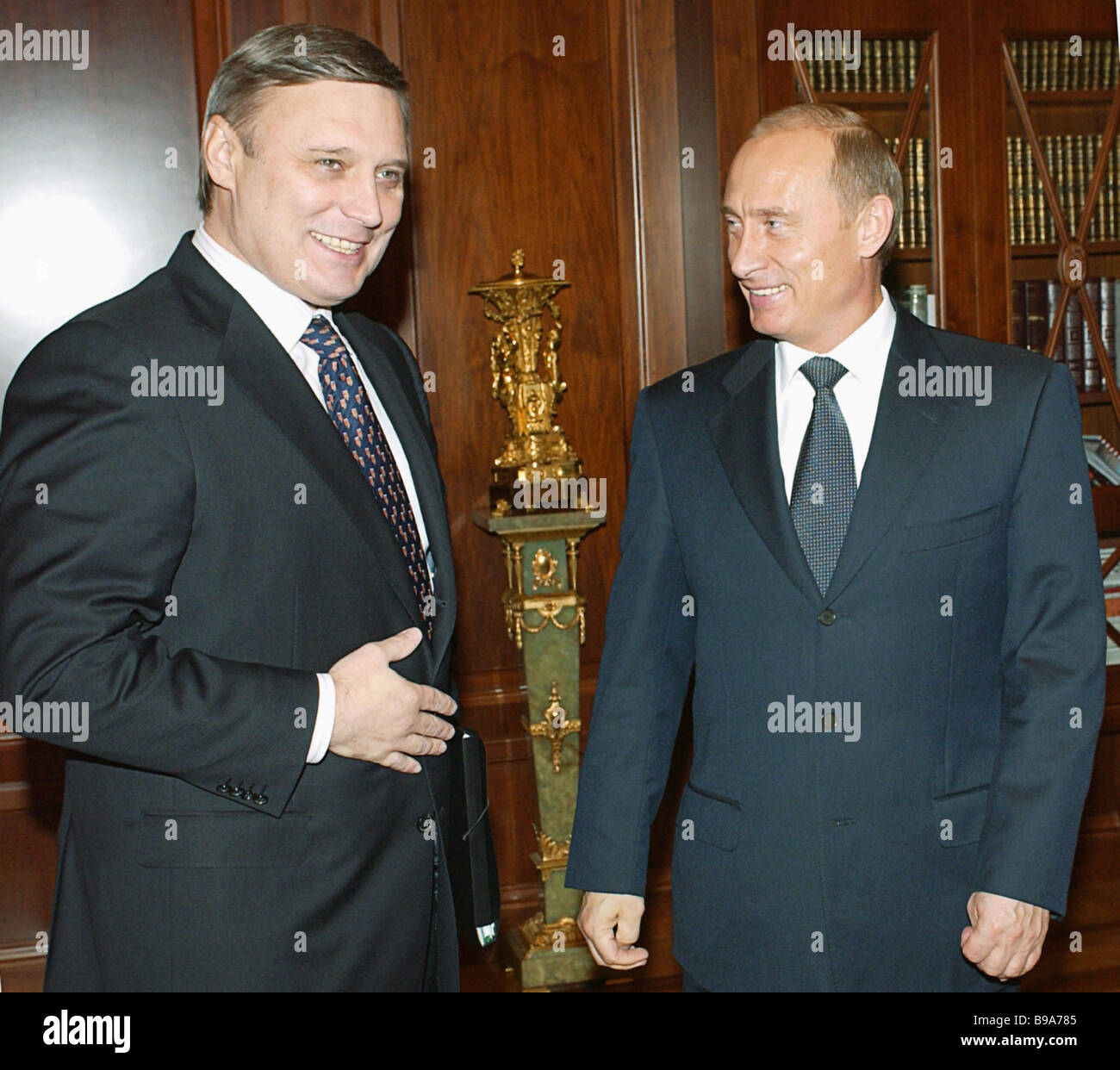 Russian President Vladimir Putin meets Prime Minister Mikhail Kasyanov ...