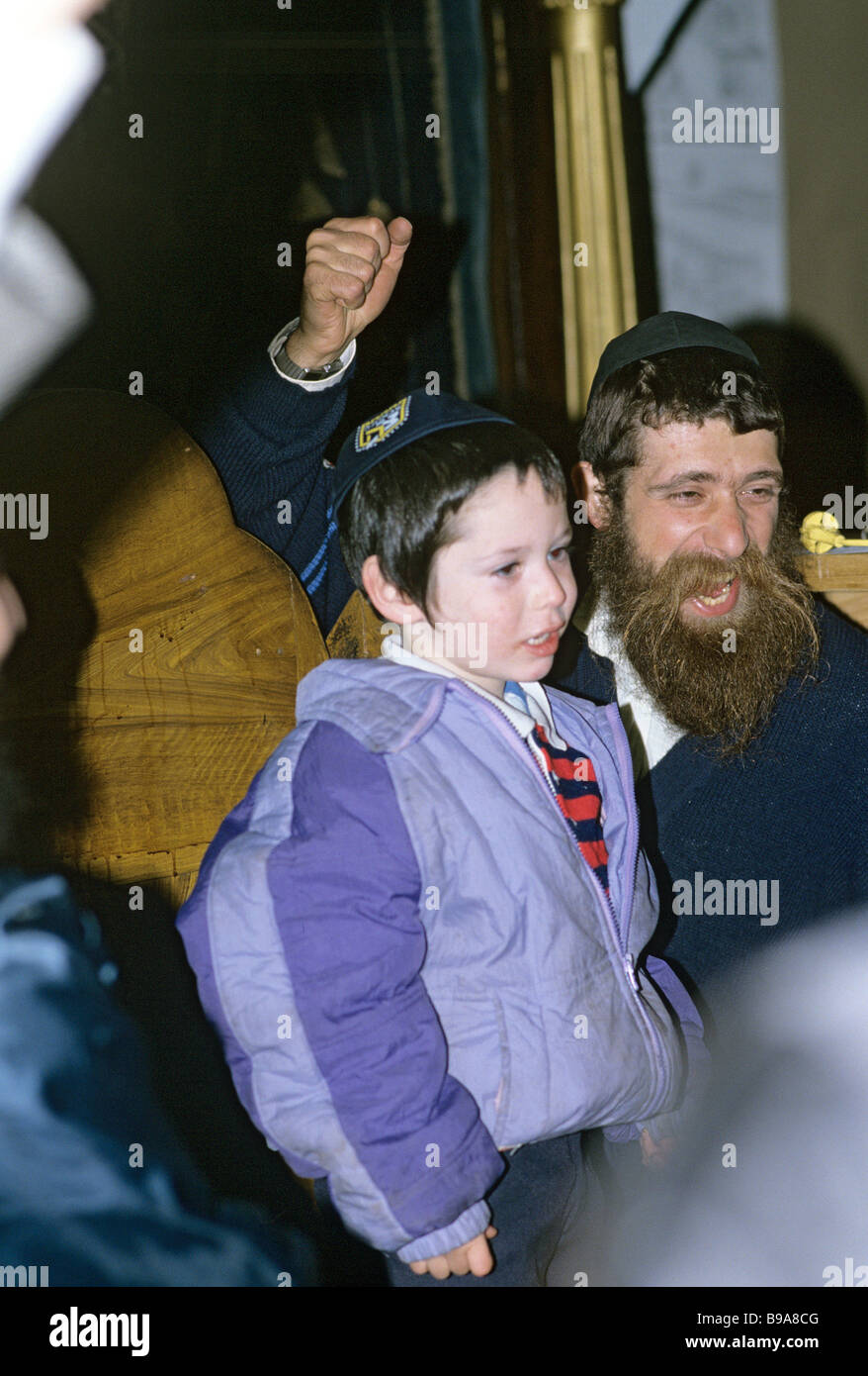 Rabbi David Karpov of the orthodox synagogue conducts a class at the ...