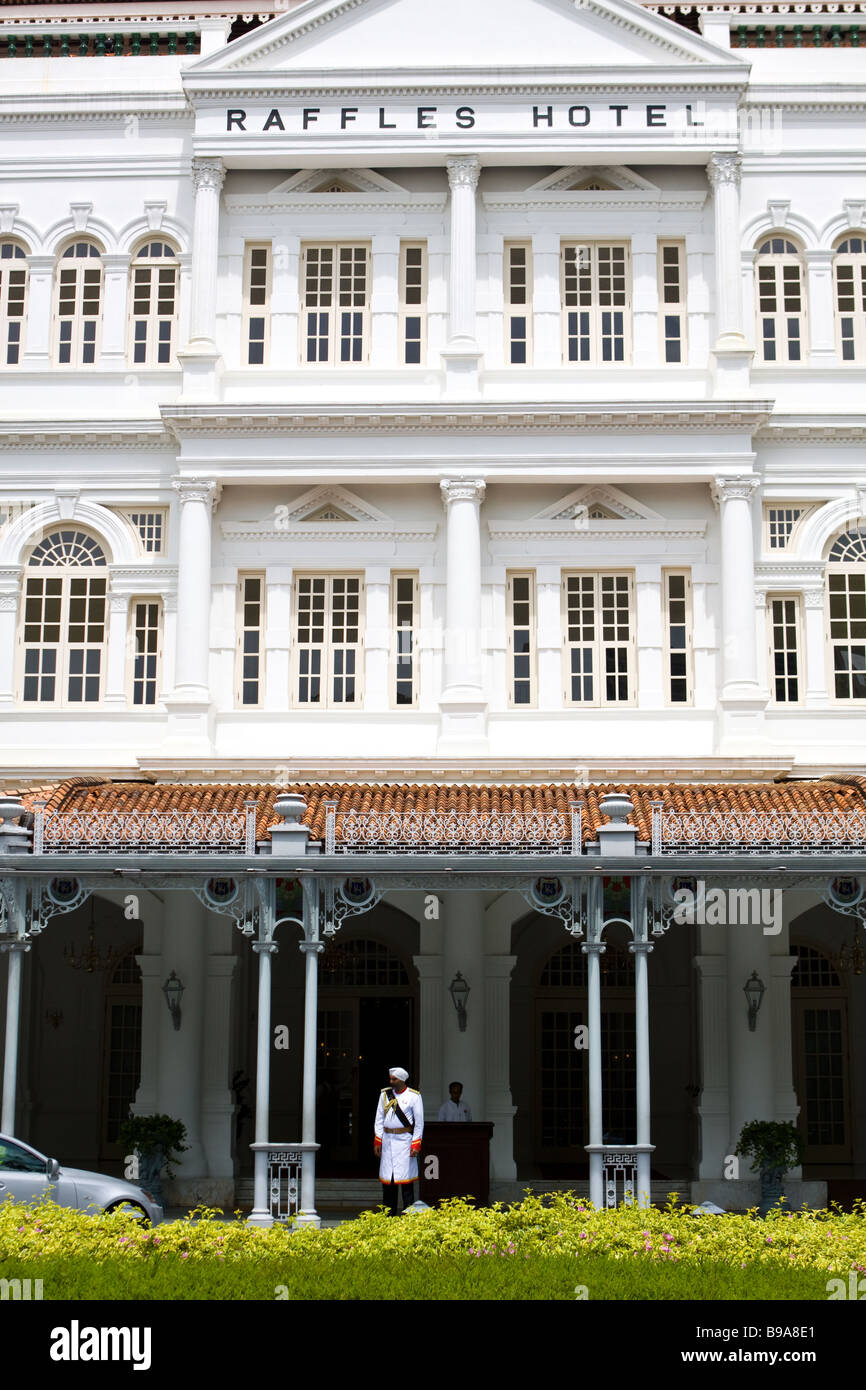 Raffles hotel singapore hi-res stock photography and images - Alamy