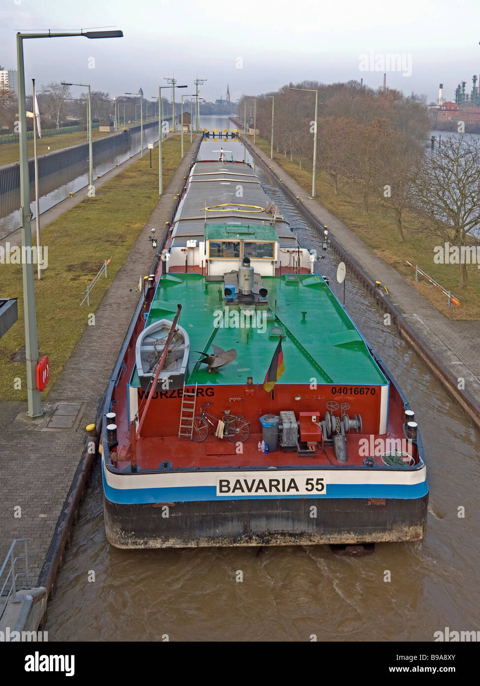 transport a barge on the river Main at barrage in sluice by Griesheim ...