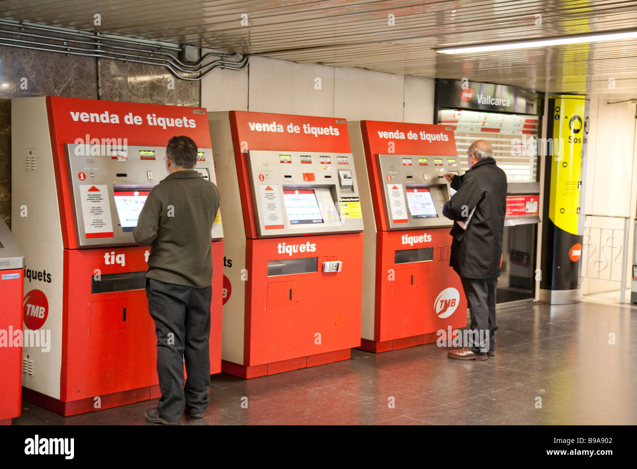 Metro Underground Station, Barcelona Spain Stock Photo - Alamy