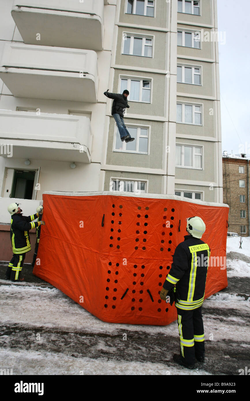 Firemen on a high rise house rescue drill Stock Photo - Alamy