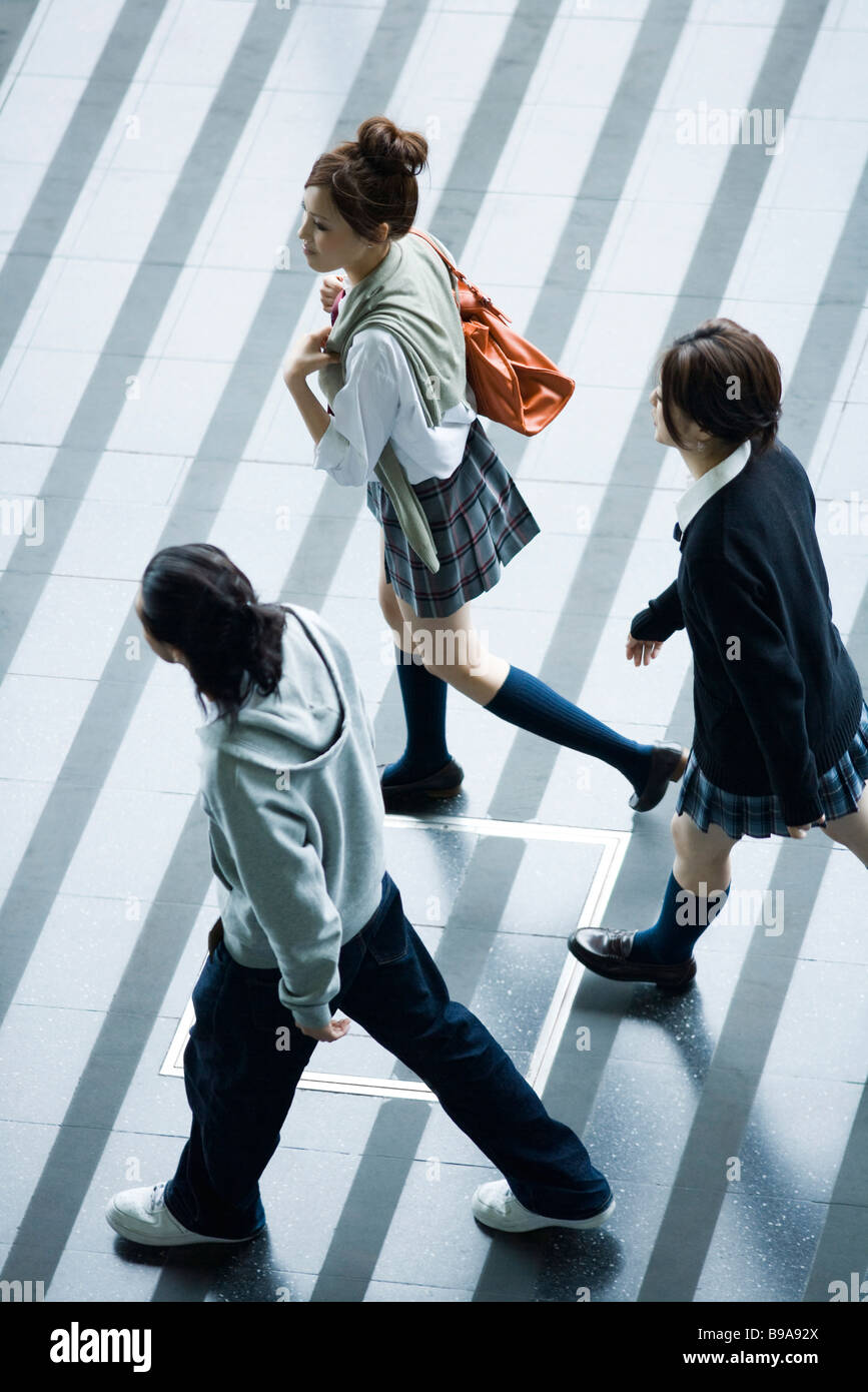 Highschool students walking hi-res stock photography and images - Alamy