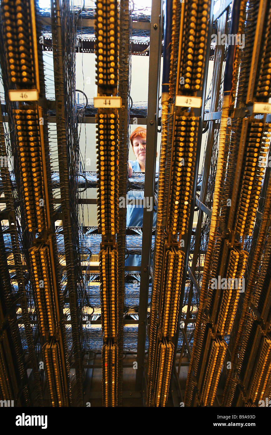 Connection between subscriber network and automatic telephone station ...