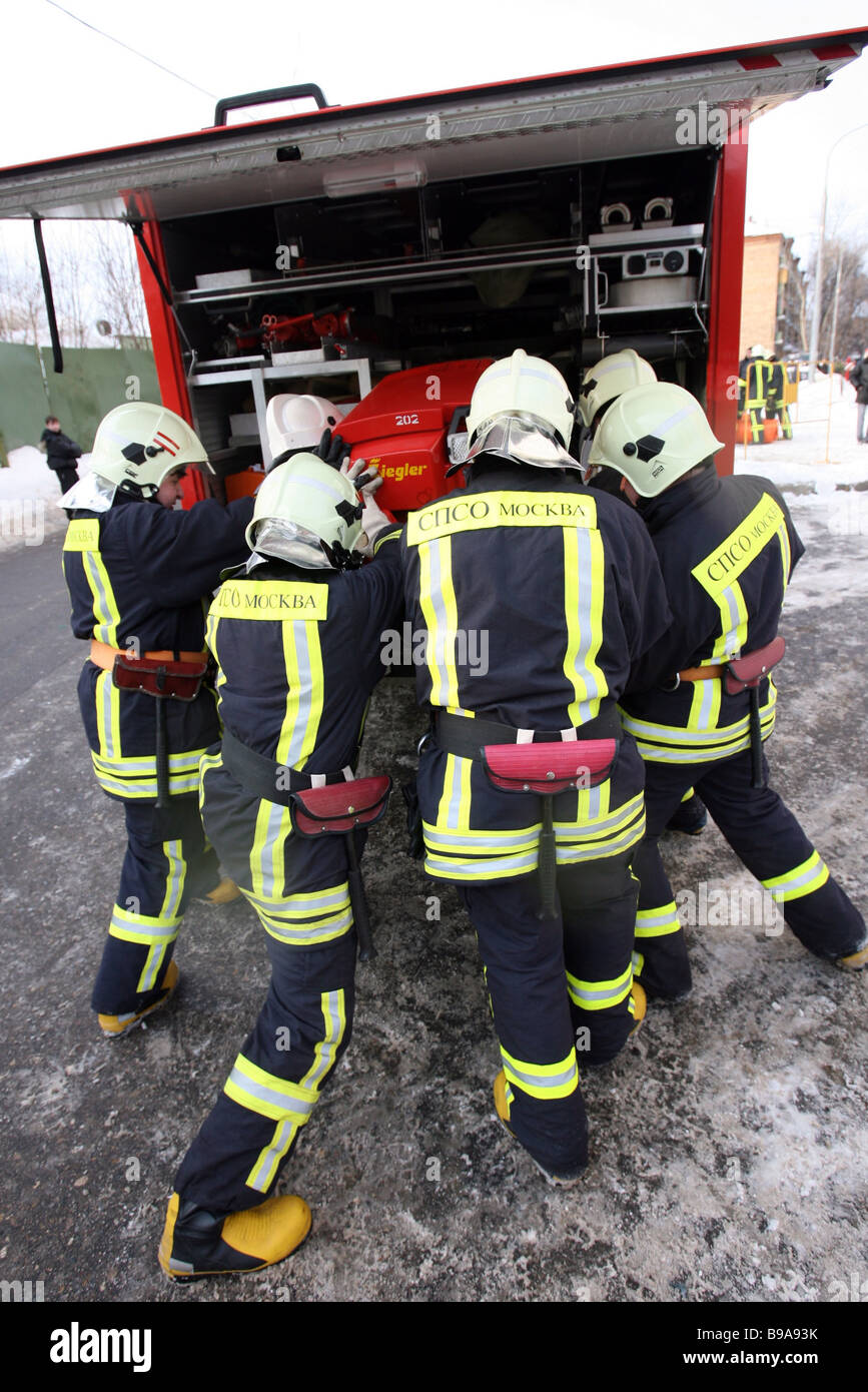 Firemen on a high rise house rescue drill Stock Photo - Alamy