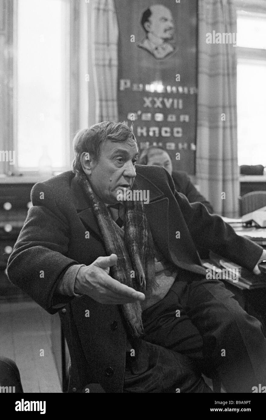 U S S R Vice President Gennady Yanayev visiting the Abashevskaya mine ...