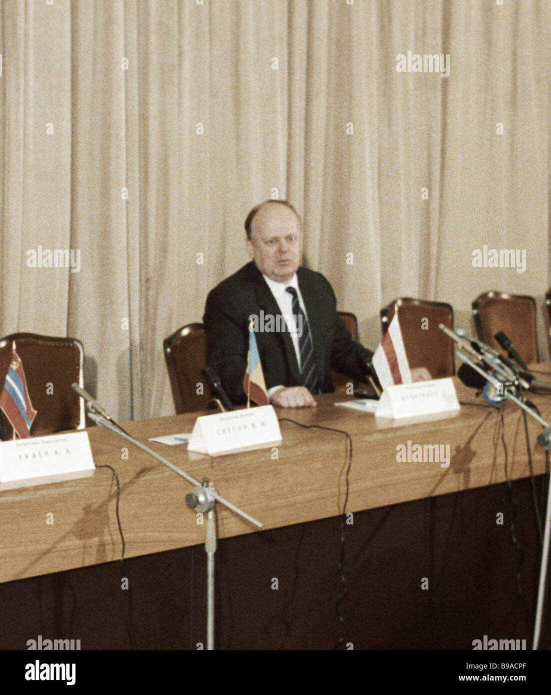 Stanislav Shushkevich chairman of the Belarusian Supreme Council at a ...