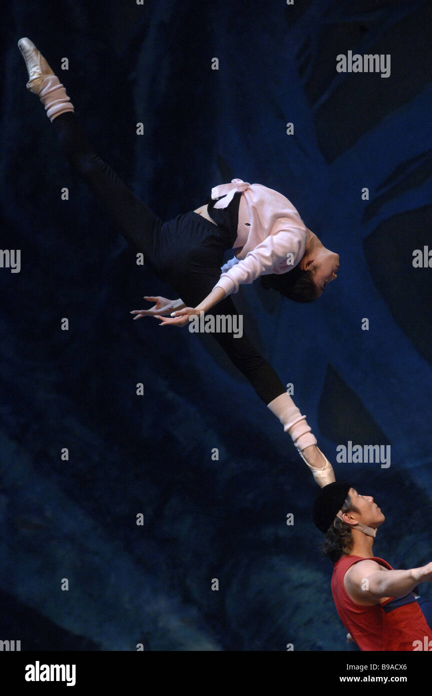 The Shanghai acrobatic ballet is starting a global tour with ...