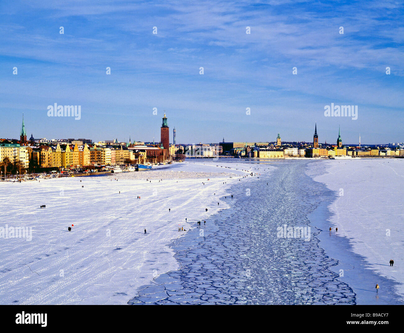 SWEDEN STOCKHOLM PEOPLE WALKING ON FROZEN LAKE MÄLAREN Stock Photo - Alamy