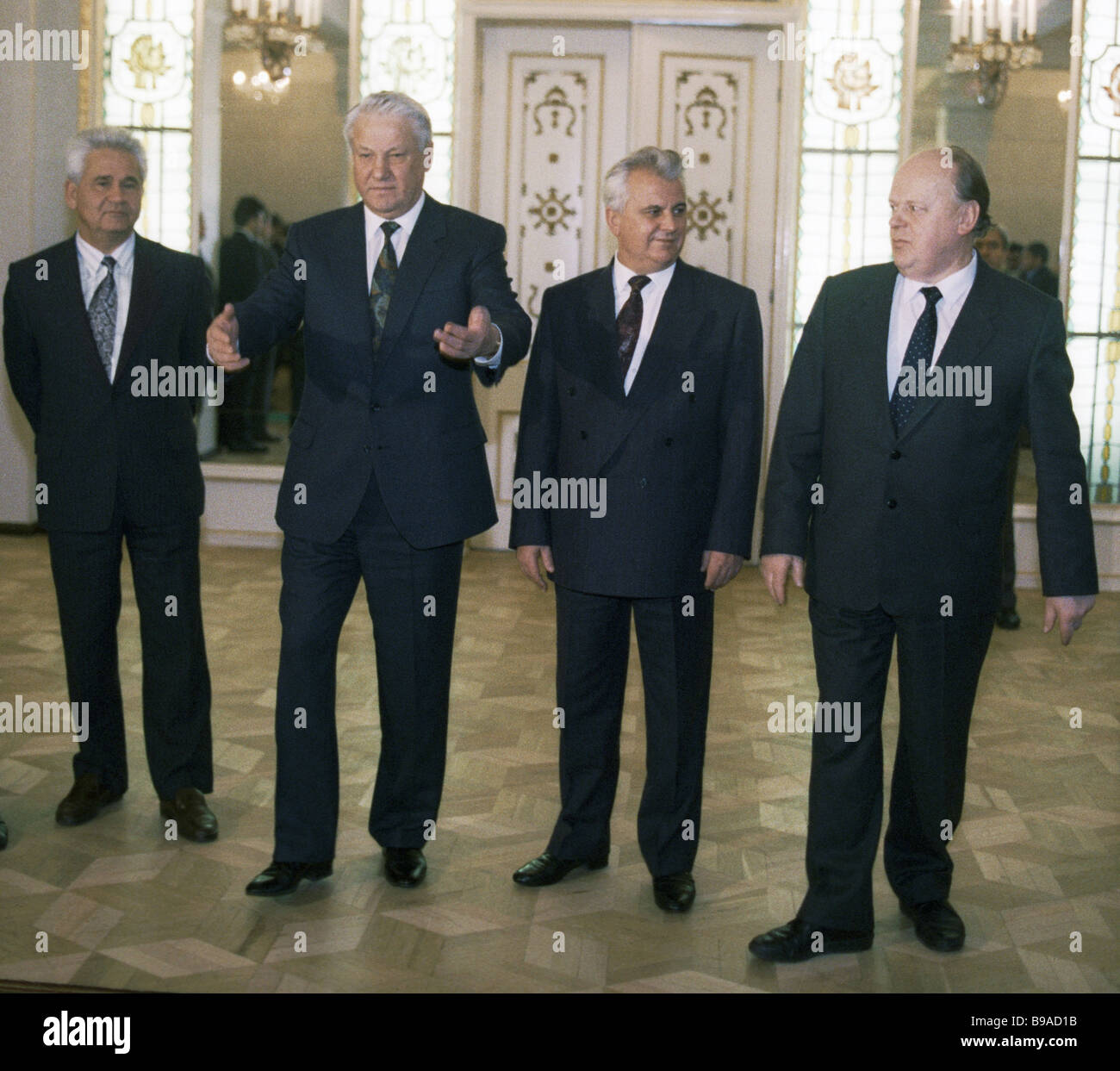 Russian President Boris Yeltsin second left Ukrainian President Leonid ...