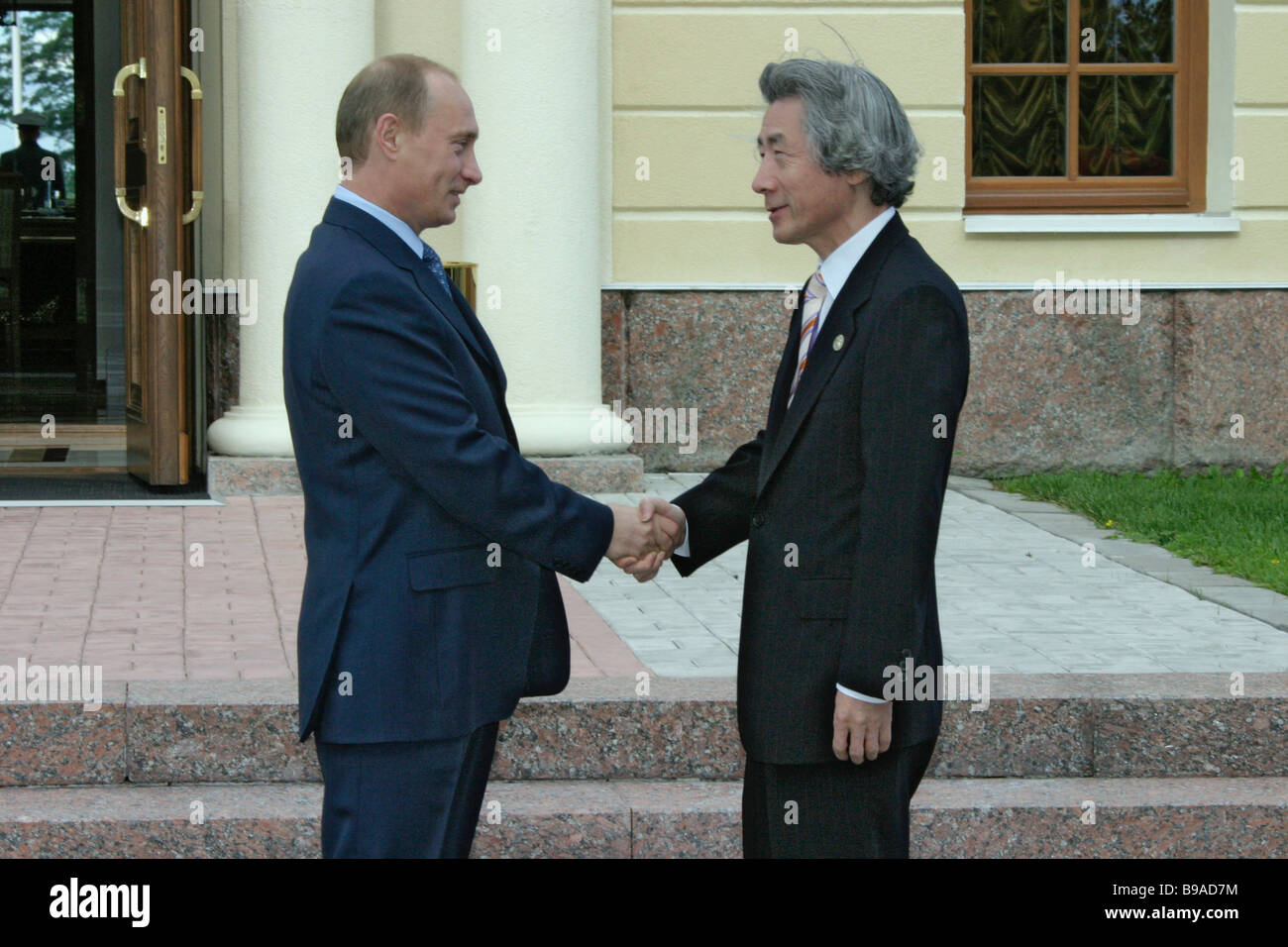 Russian President Vladimir Putin and Japanese Prime Minister Junichiro ...