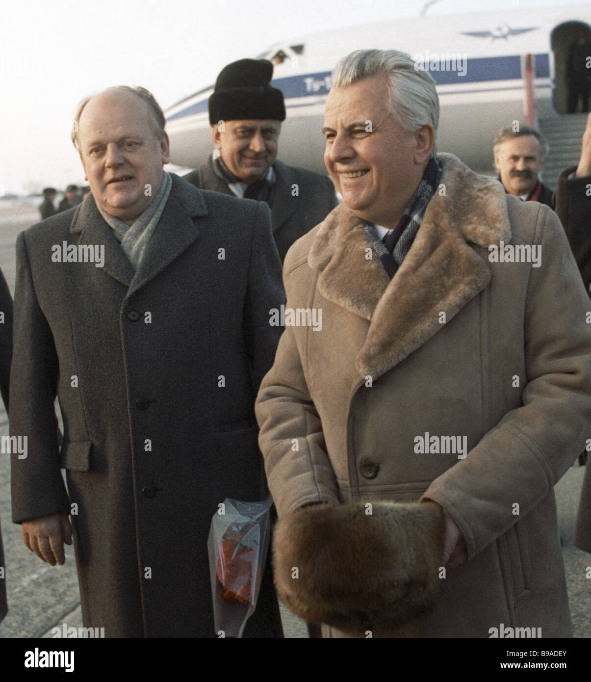 Ukrainian President Leonid Kravchuk right and Belorussian Supreme ...