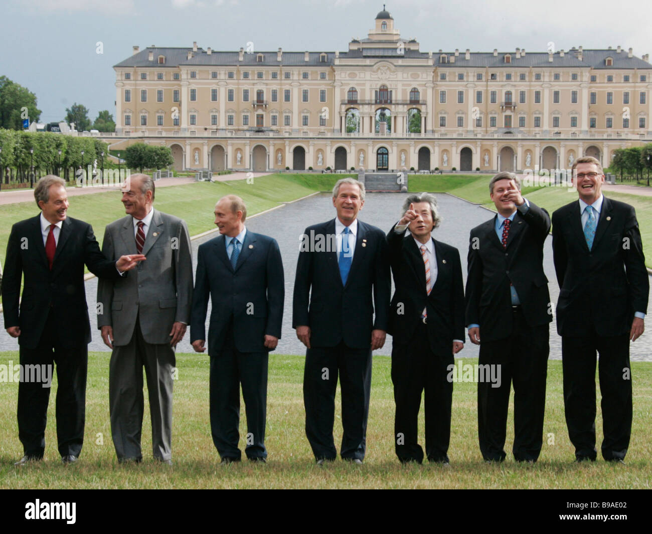 The G8 heads of state and government have an official photo session ...