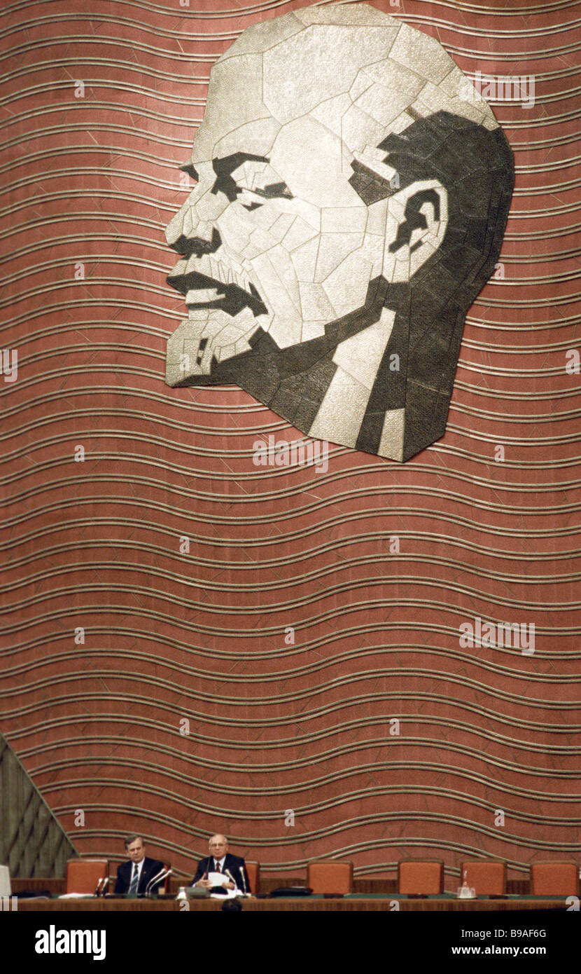 Chairman of the USSR Council of Ministers Nikolai Ryzhkov left and the ...