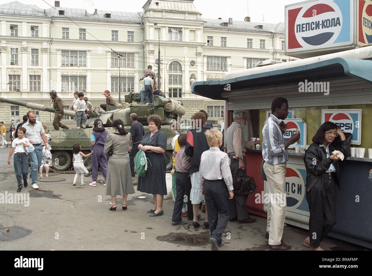 A tank in one of Moscow streets during the August 1991 coup Stock Photo ... A tank in one of Moscow streets during the August 1991 coup Stock Photo ...