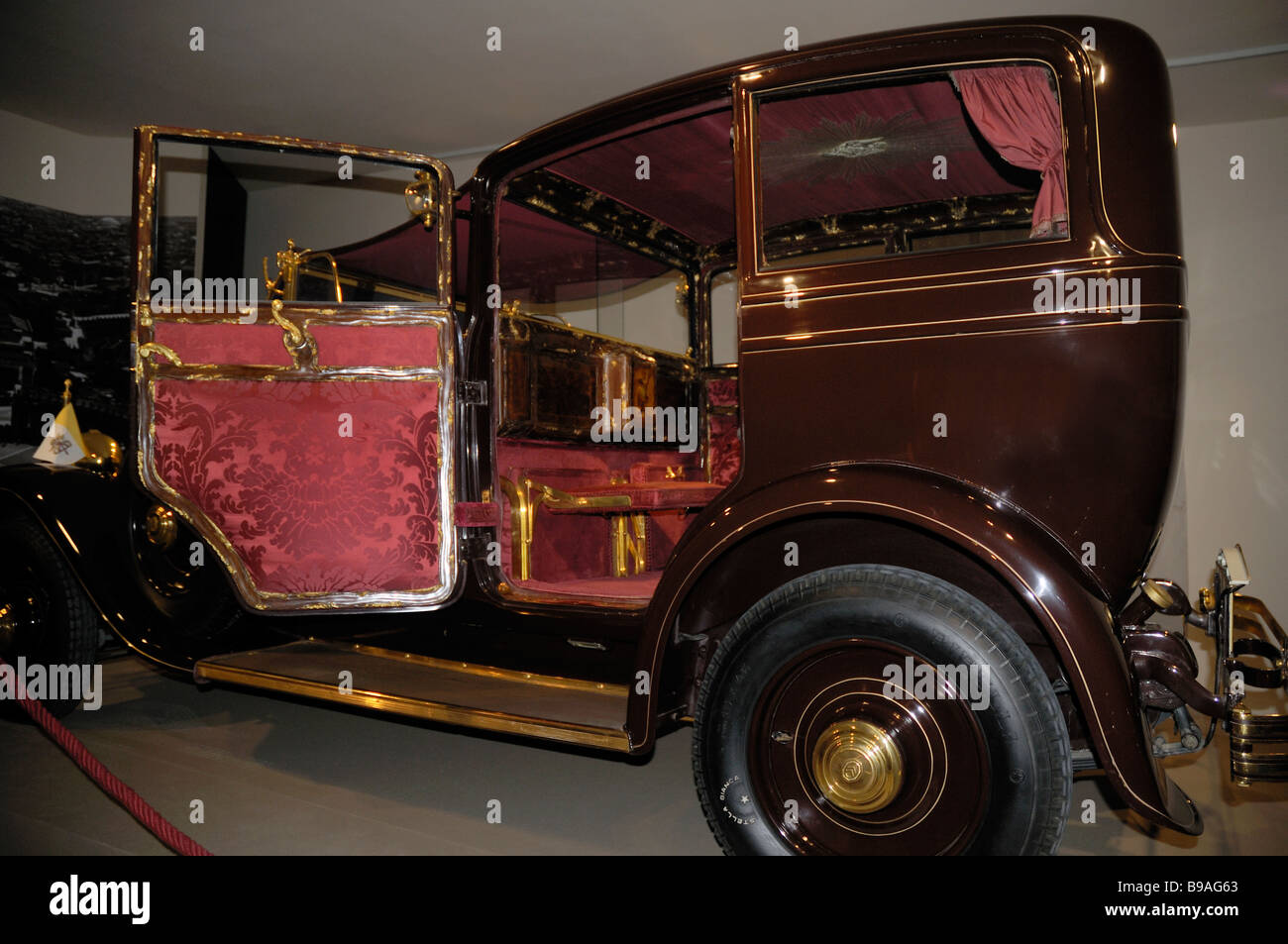 The First Popemobile