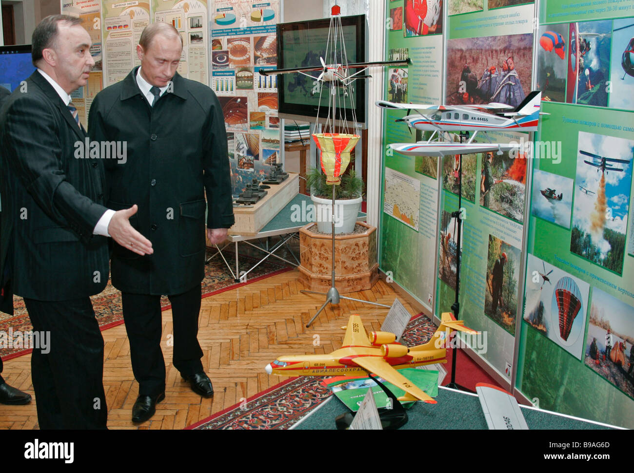 Russia s President Vladimir Putin right and Valery Roshchupkin Federal ...