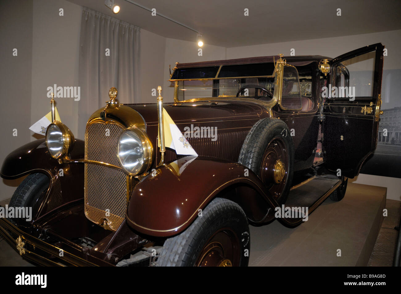 The First Popemobile