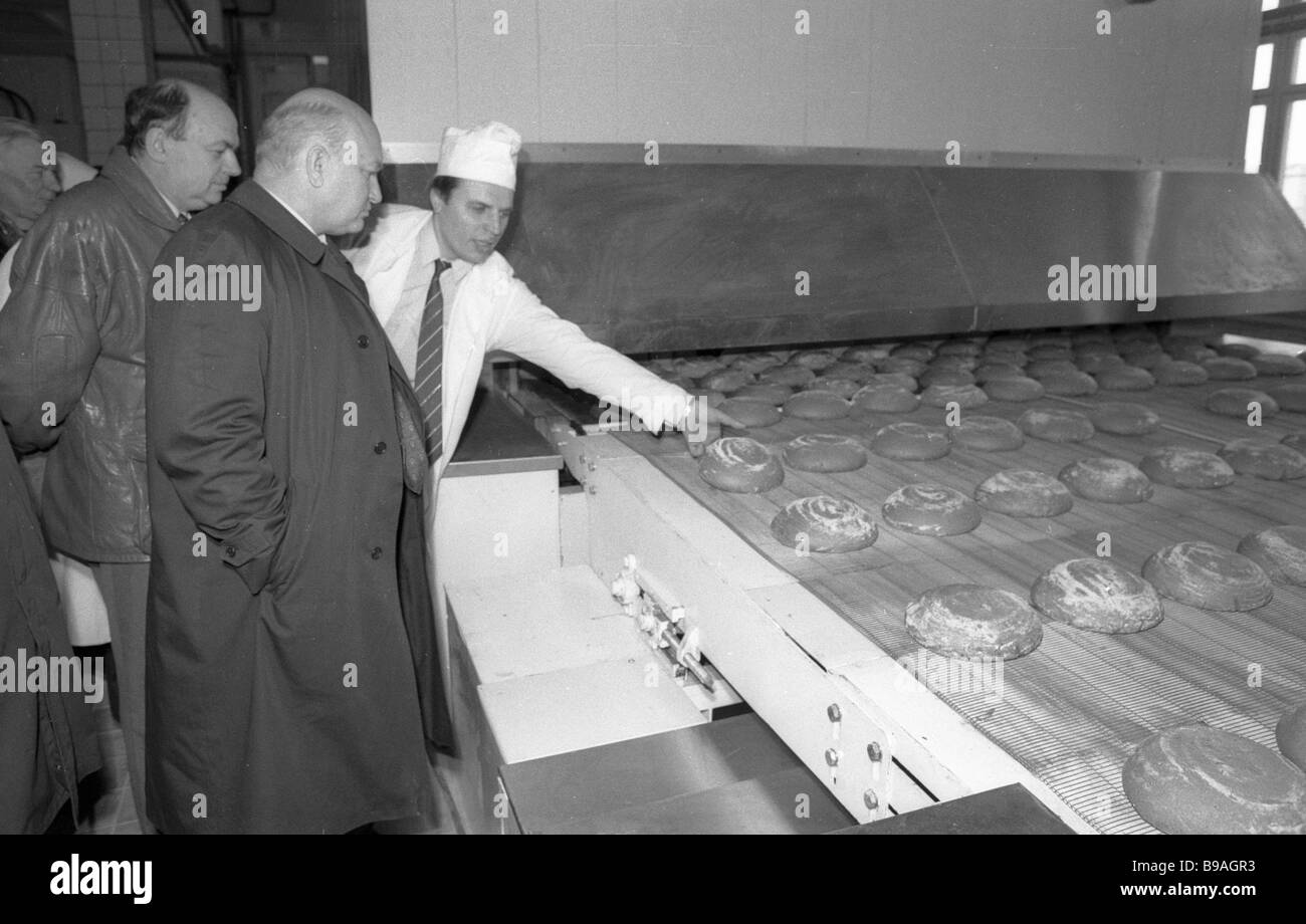 Yuri Luzhkov Moscow Deputy Mayor center visits new bakery No 17 Tushino ...