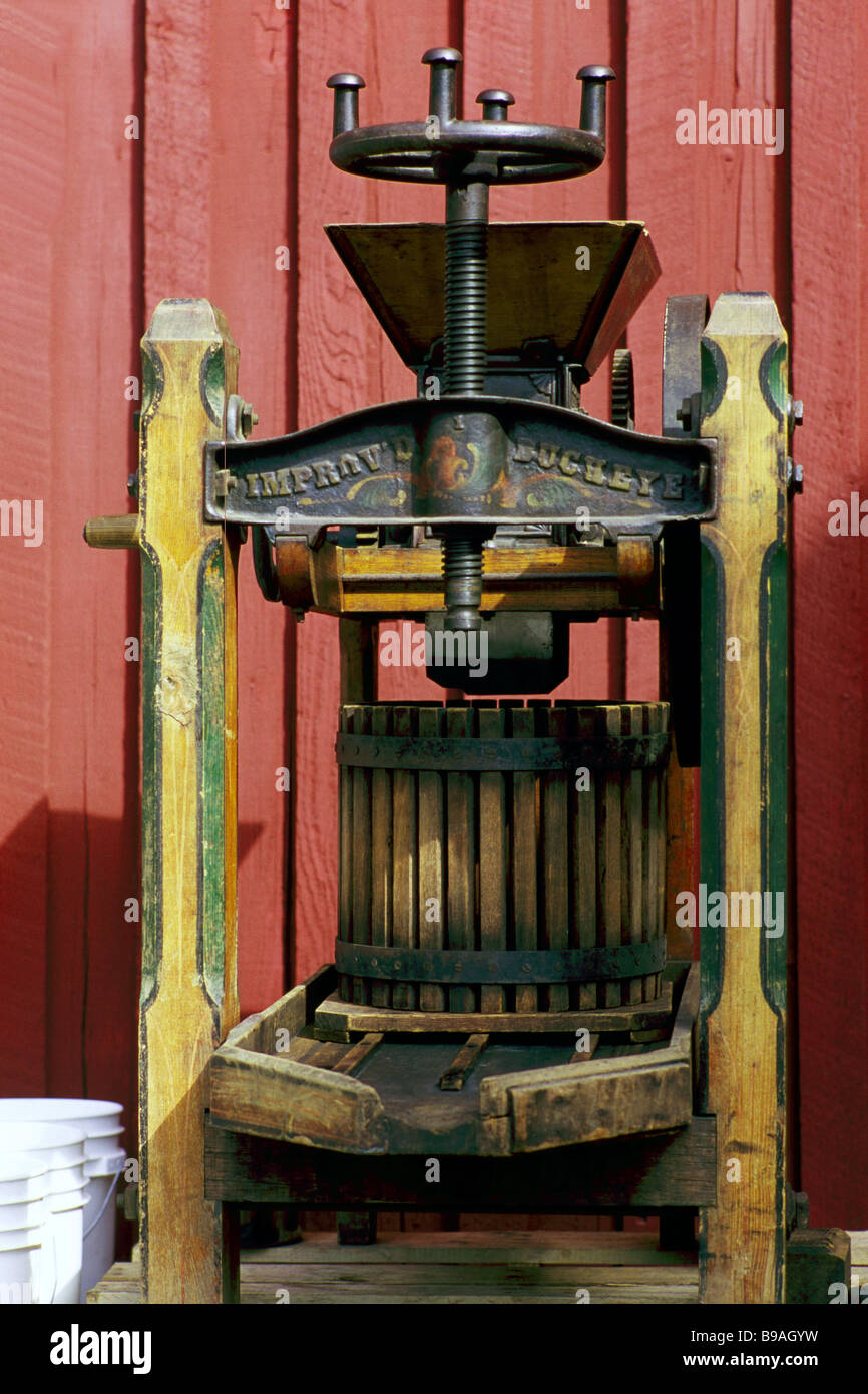 A Vintage Basket Apple Press / Fruit Press for making Juice, built in ...