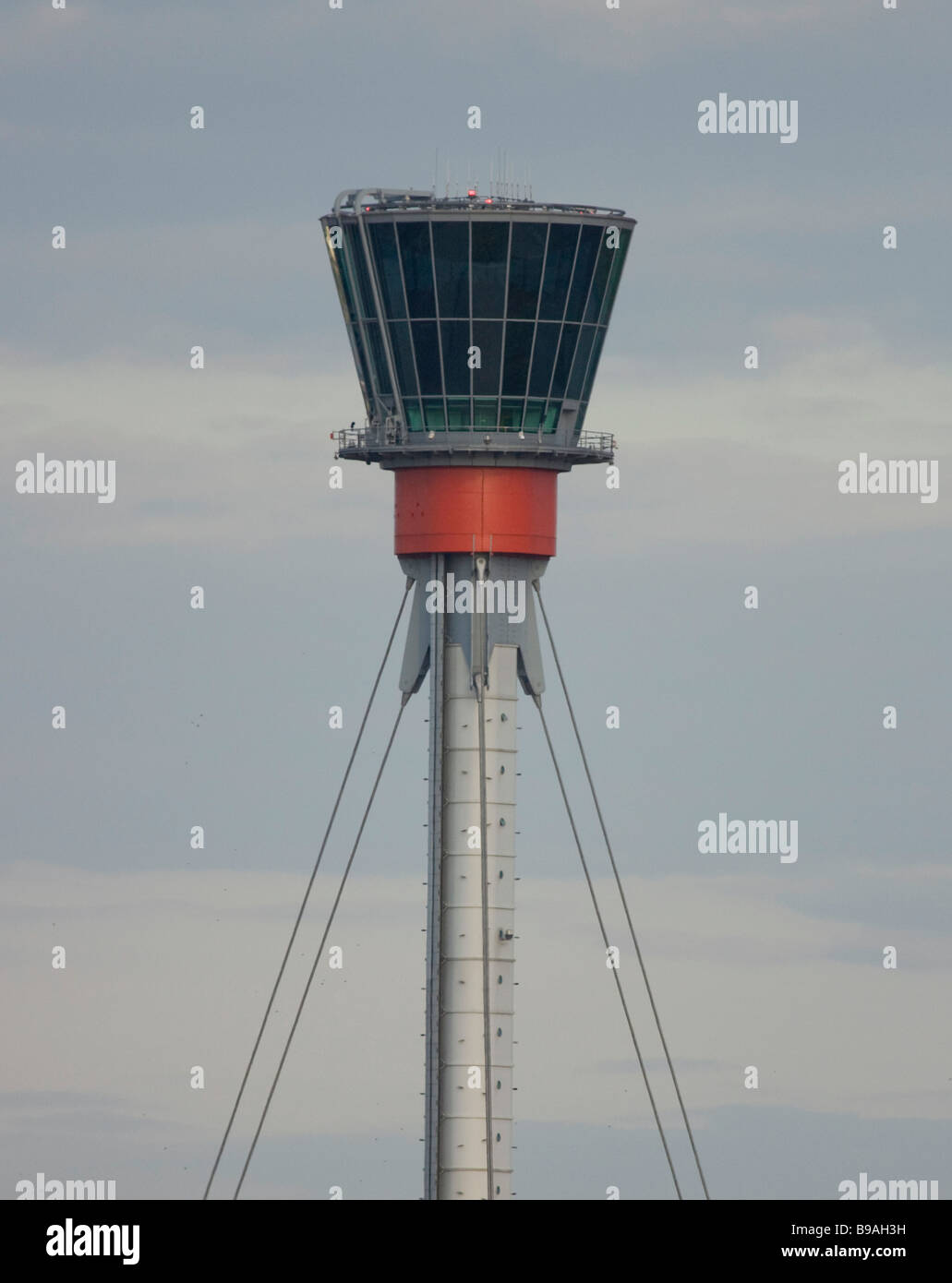 Air traffic control tower heathrow hi-res stock photography and images ...