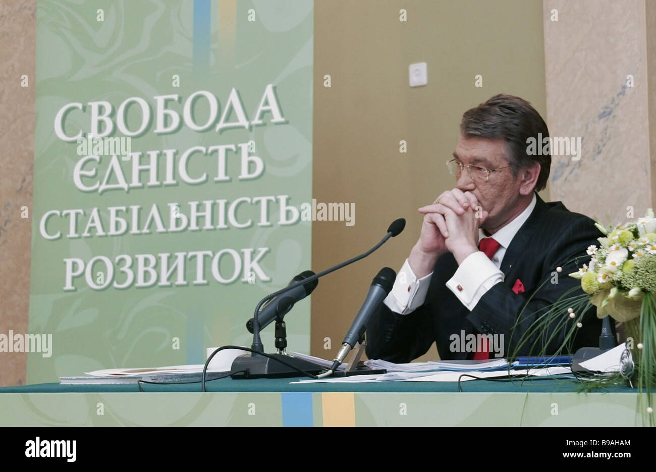 Ukraine s President Viktor Yushchenko addresses a news conference Stock ...