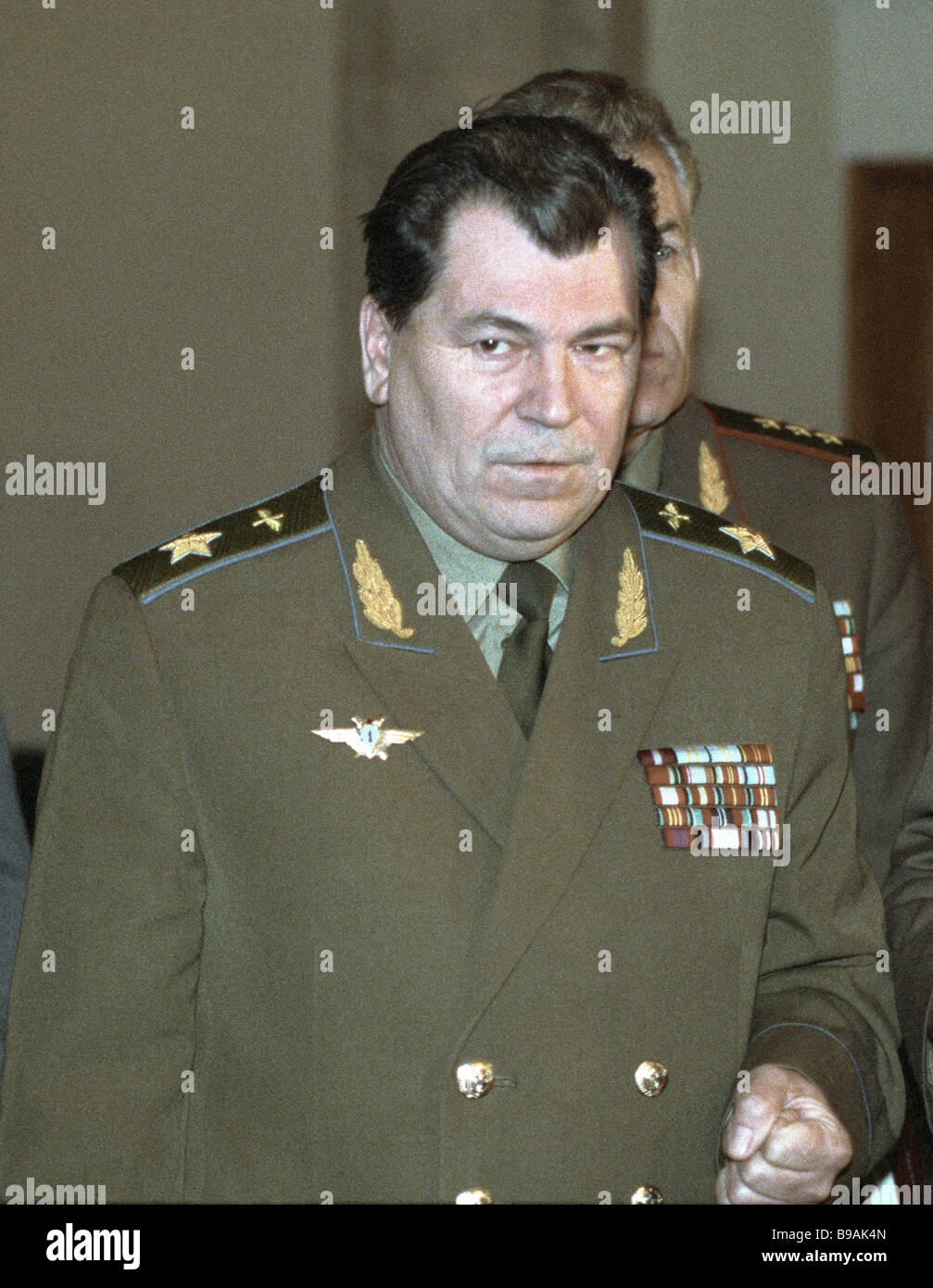 Commander in chief of the CIS joint armed forces Air Marshal Yevgeny ...