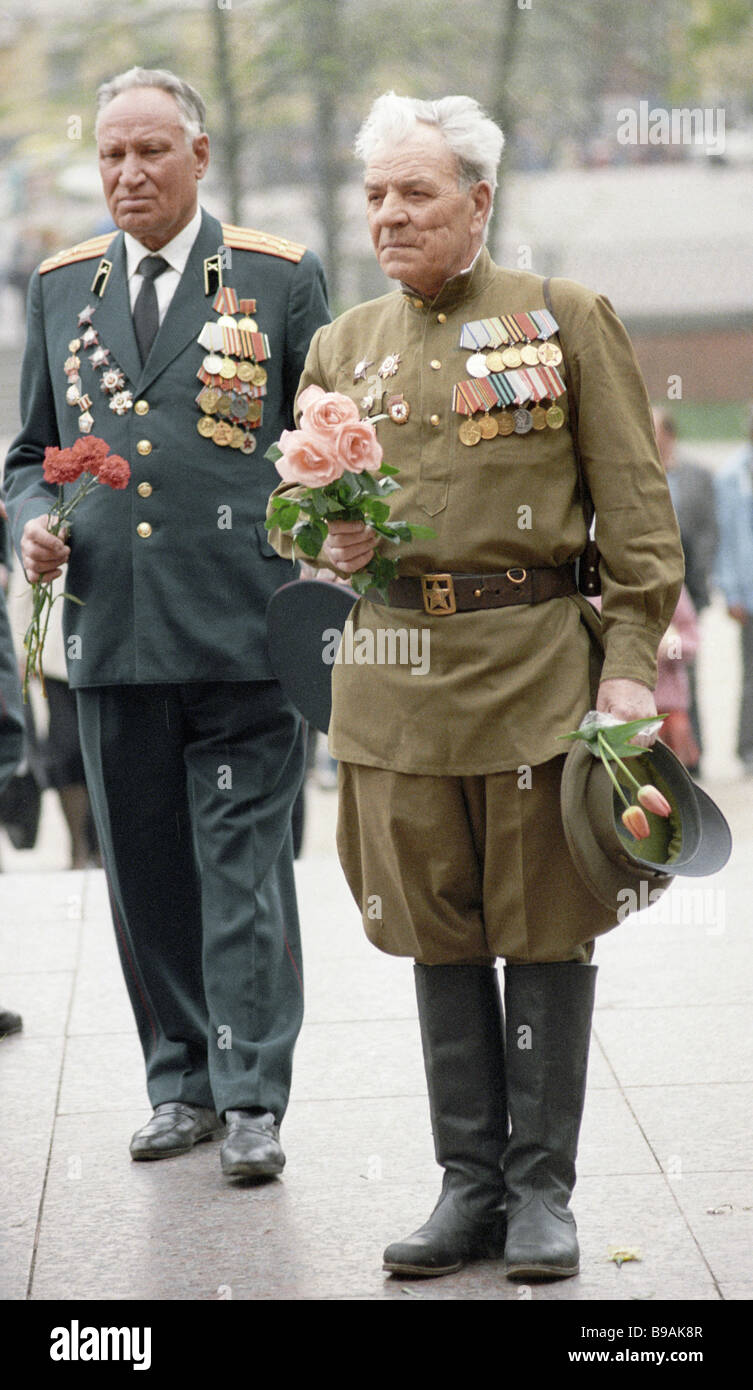 War veterans at the Unknown Soldier s Tomb on the day of victory over ...