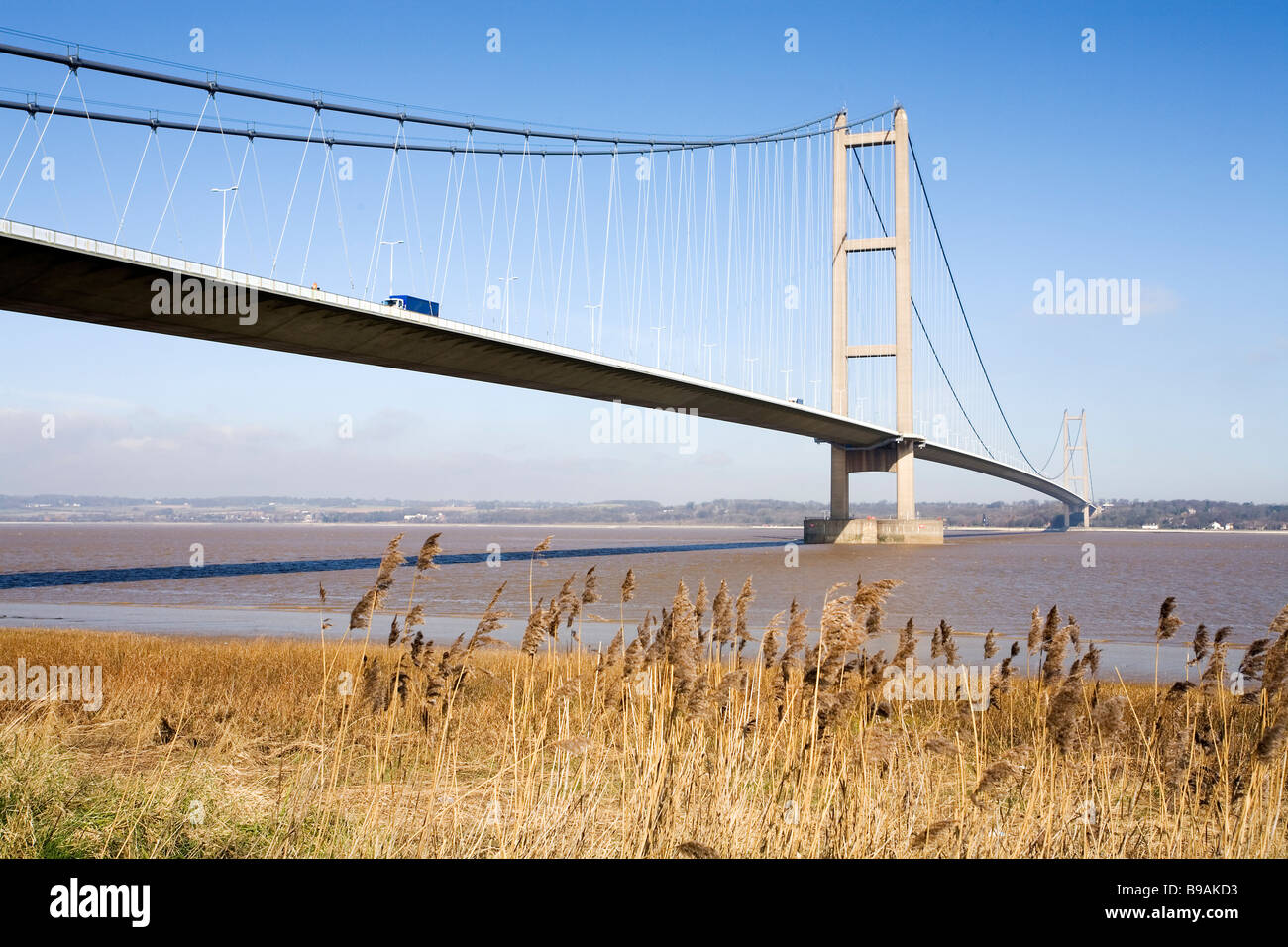 Humber Bridge crossing the river Humber between Kingston upon Hull and ...