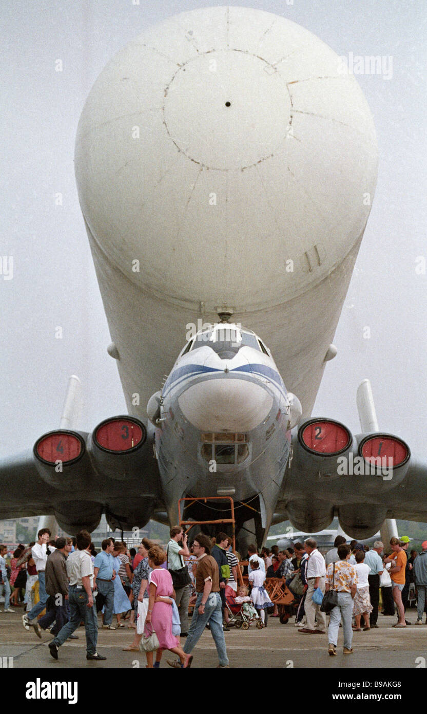 Myasishchev VM T Atlant transport with mock up of fuel tank of Energia ...