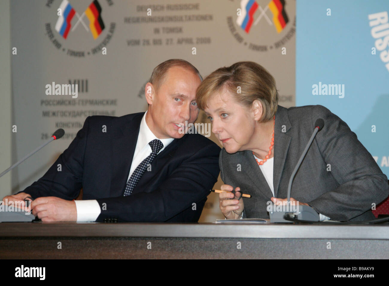 Talking With Angela Merkel High Resolution Stock Photography and Images ...