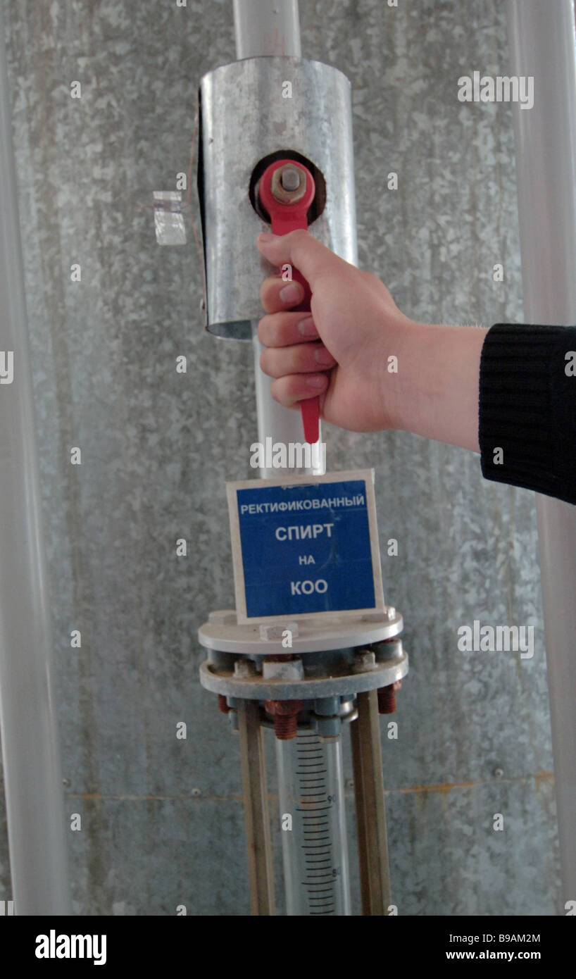 Fractionating Tower High Resolution Stock Photography and Images - Alamy