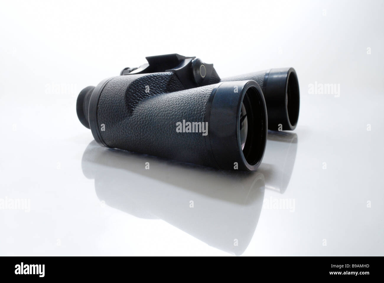 Binoculars cutout hi-res stock photography and images - Alamy