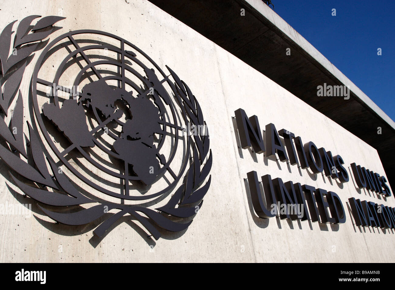 United nations logo hi-res stock photography and images - Alamy