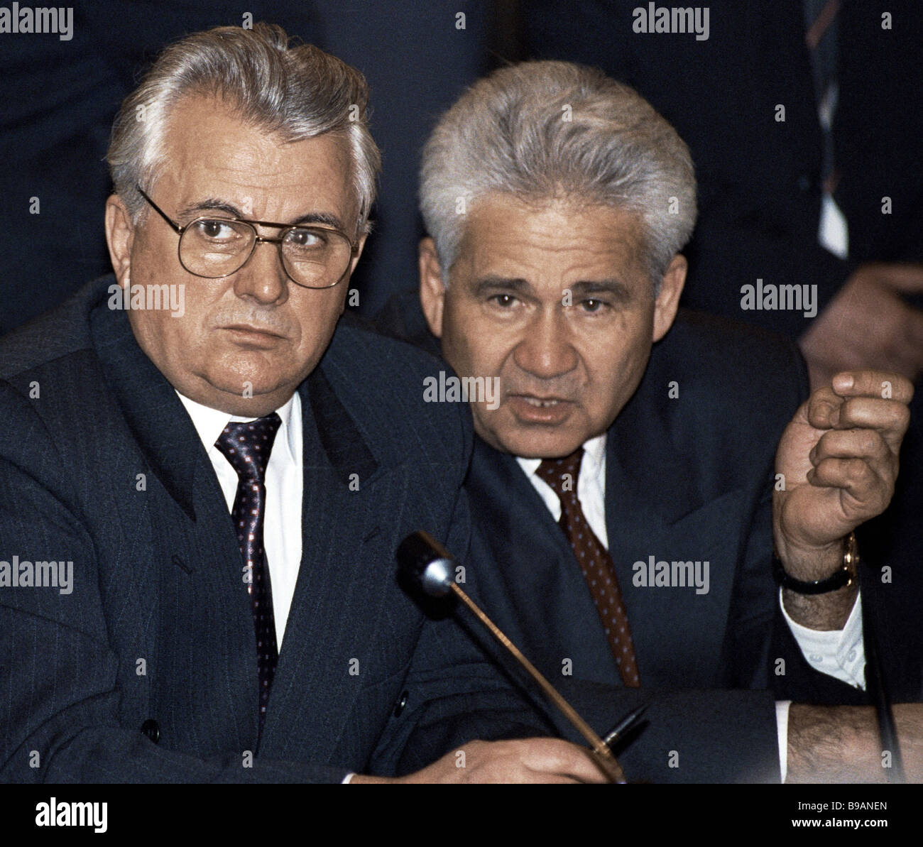 Ukrainian President Leonid Kravchuk left and Ukrainian Prime Minister ...