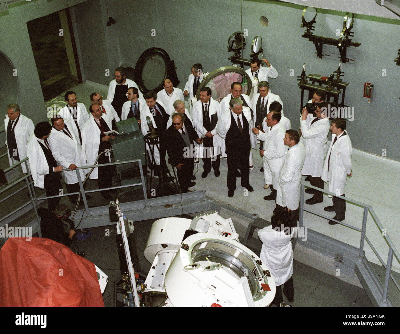 President Boris Yeltsin examining the Iskra 5 laser thermonuclear ...