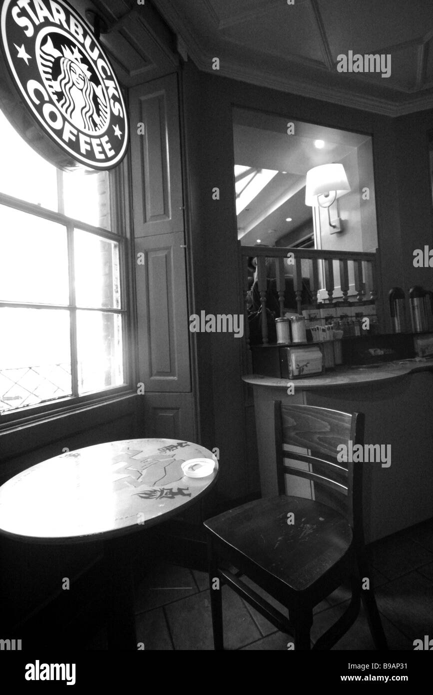Empty starbucks coffee hi-res stock photography and images - Alamy