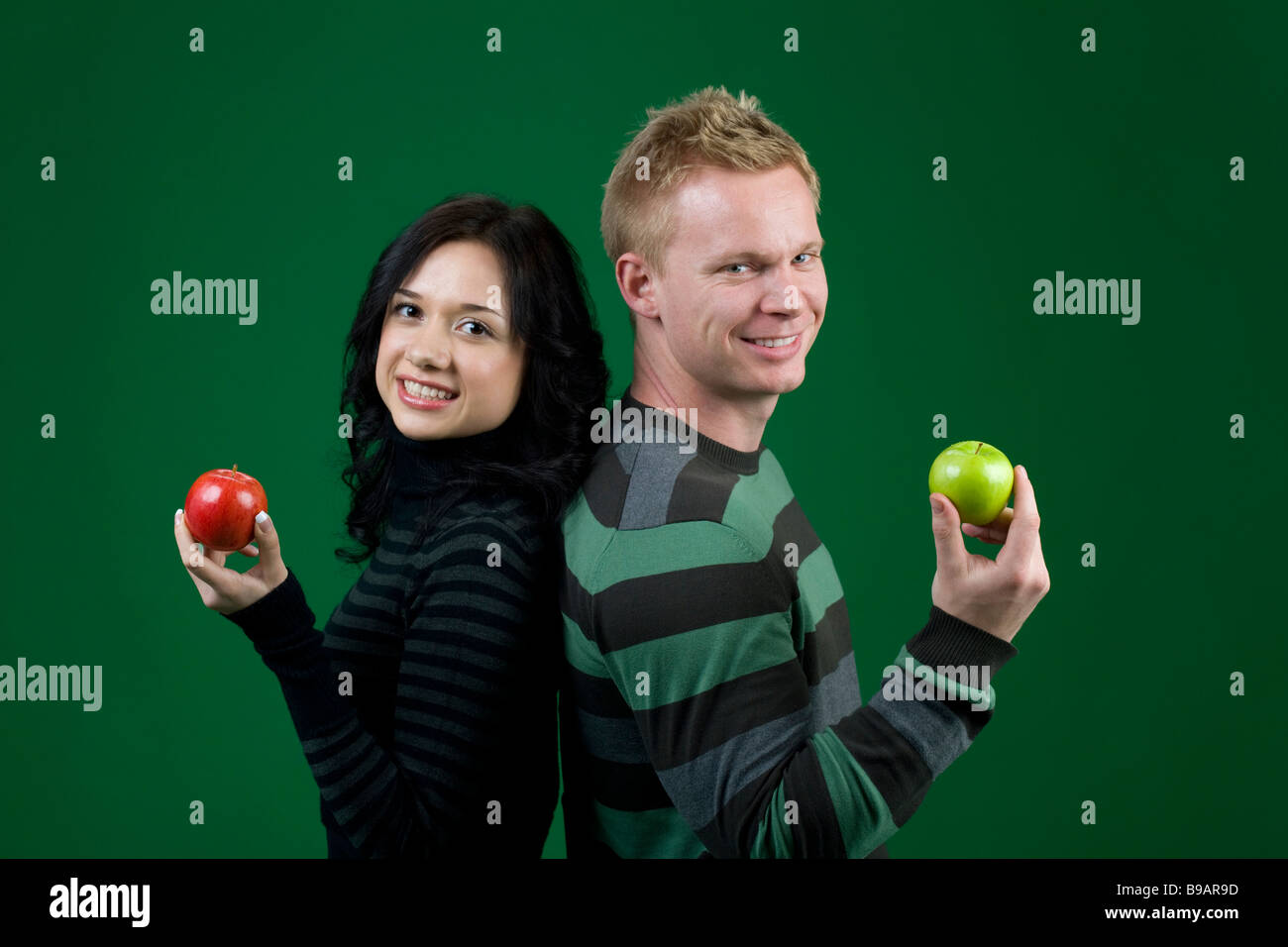 Couple holding apples Stock Photo - Alamy