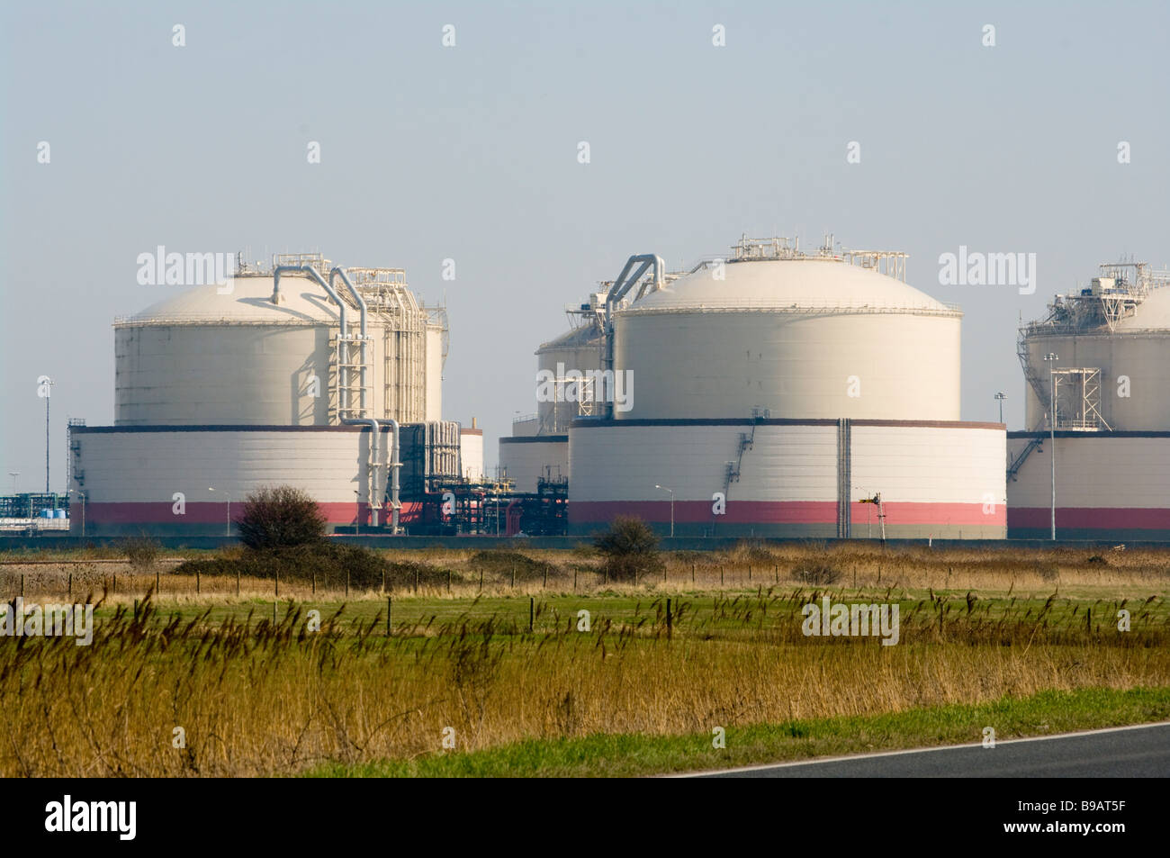 LNG Liquid Natural Gas Storage Tanks On The National Grid Site Isle Of ... LNG Liquid Natural Gas Storage Tanks On The National Grid Site Isle Of ...