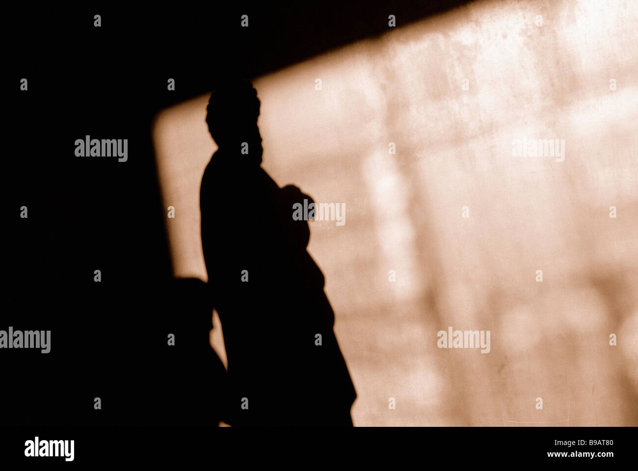 SHADOW OF A STATUE Stock Photo - Alamy
