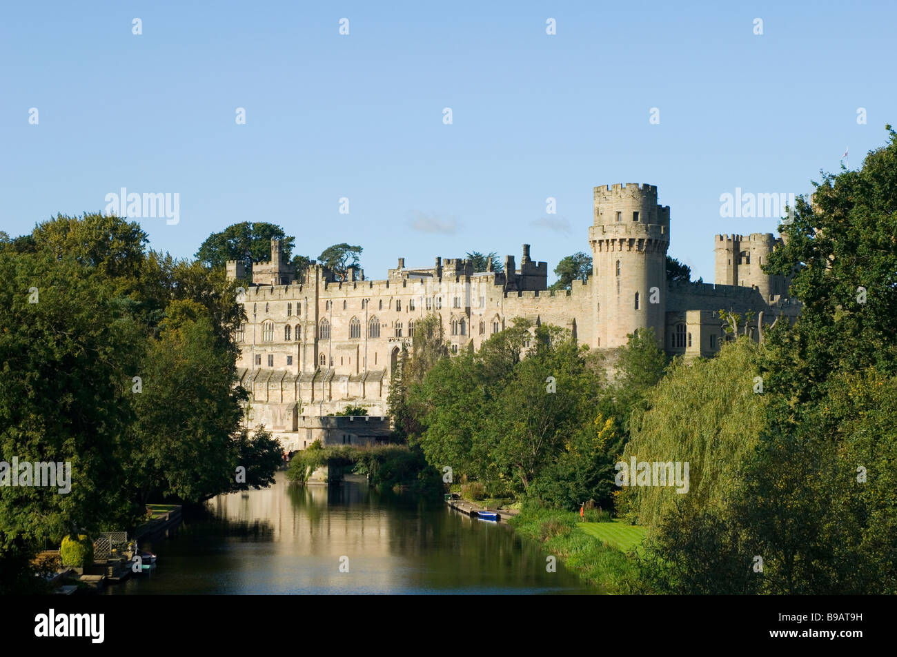 Warwick castle river hi-res stock photography and images - Alamy