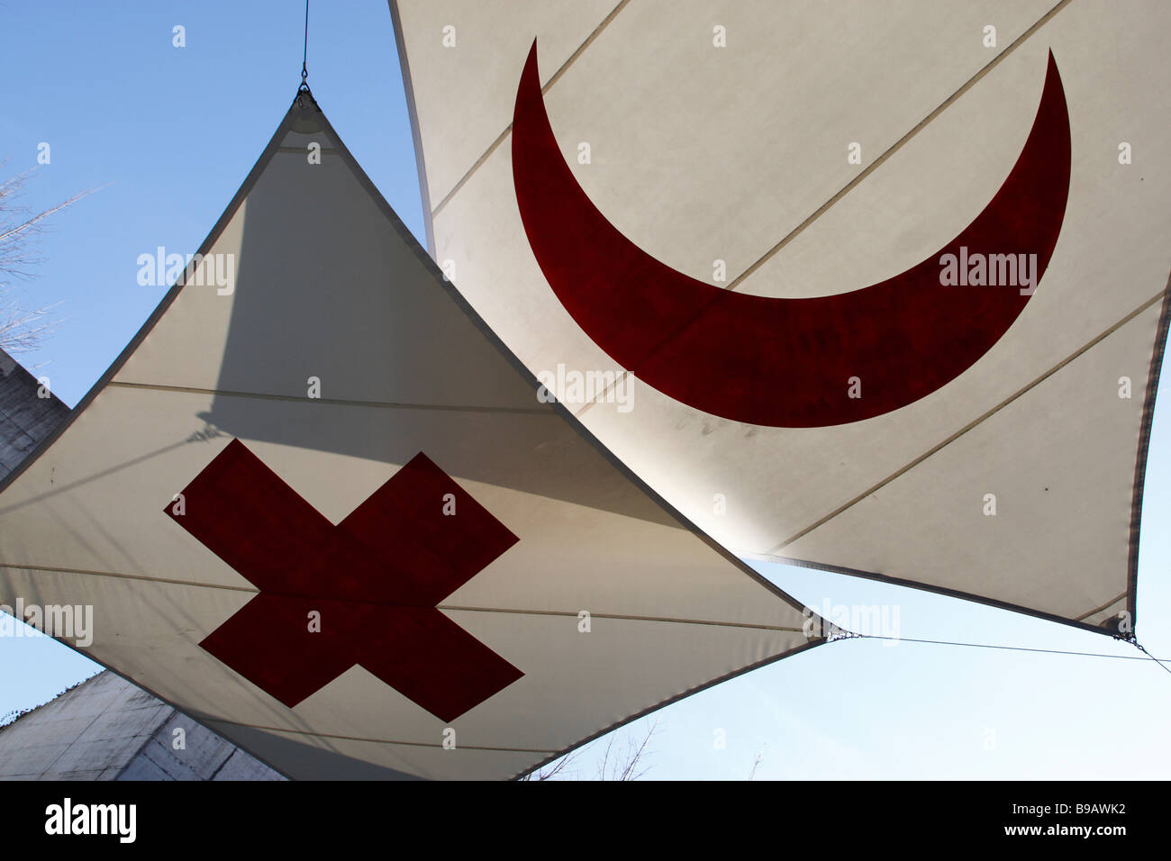 Red crescent logo hi-res stock photography and images - Alamy