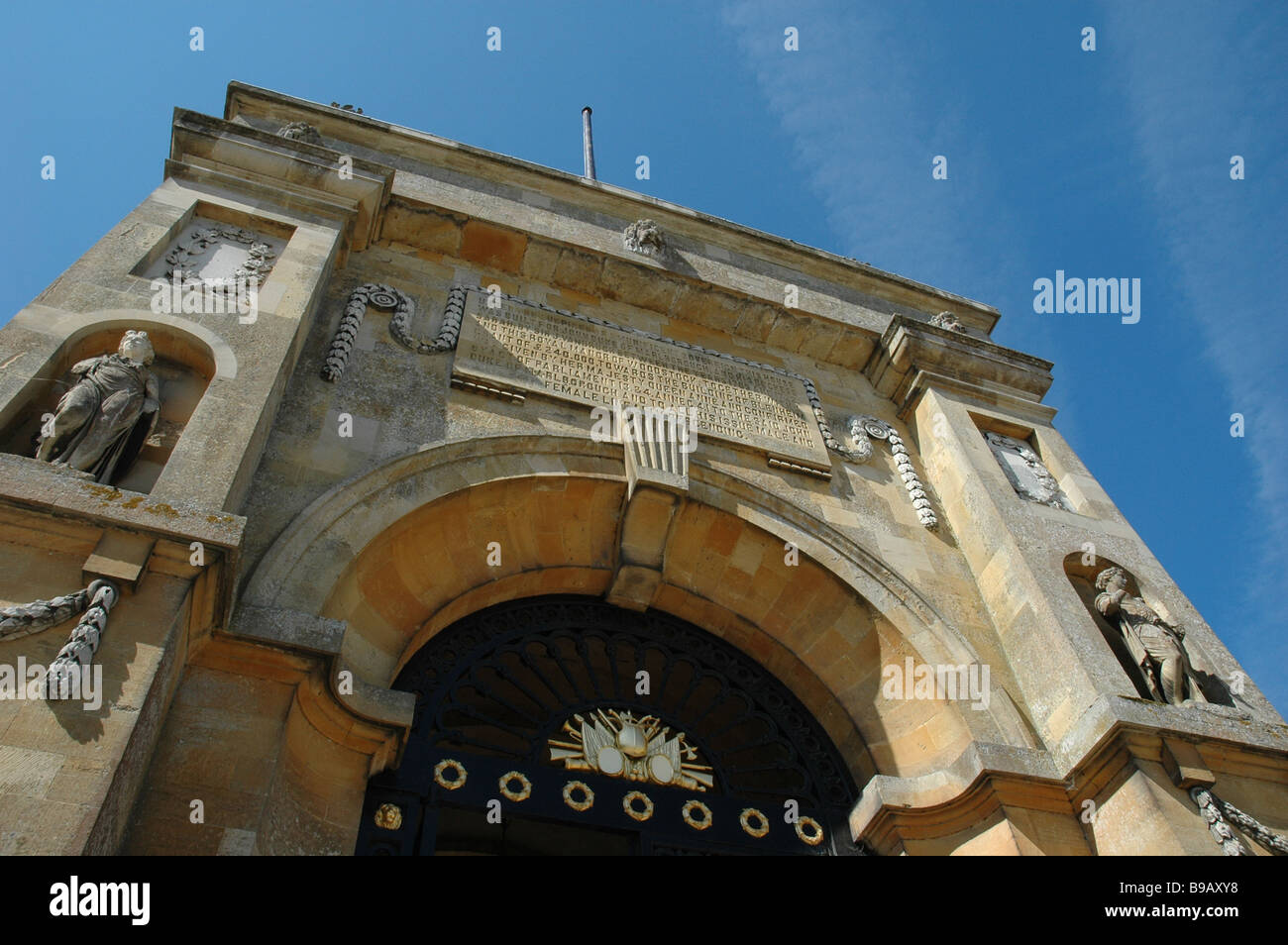Blenheim Palace main entrance gate Stock Photo - Alamy