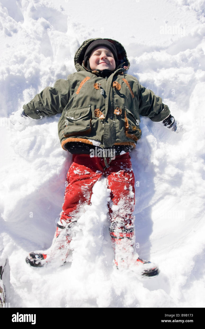 Children making snow angels hi-res stock photography and images - Alamy